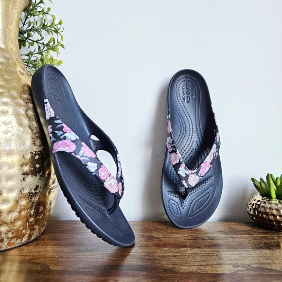 CROCS | Shoes | Crocs Womens Kadee Ii Printed Paisley Floral Flip Flop ...